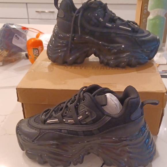 Steve Madden | Shoes | Steve Madden Ecker Black Womens Sz 85 Sneakers ...